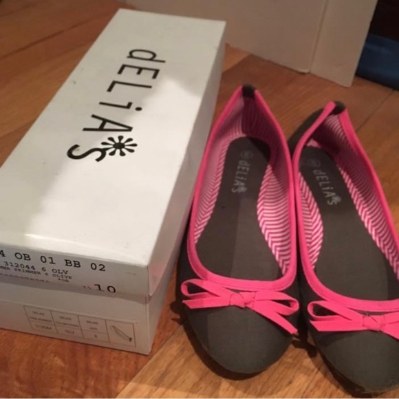 dELiA*s | Shoes | Delias Emma Skimmer Flats Size 6 Color Olive | Poshmark